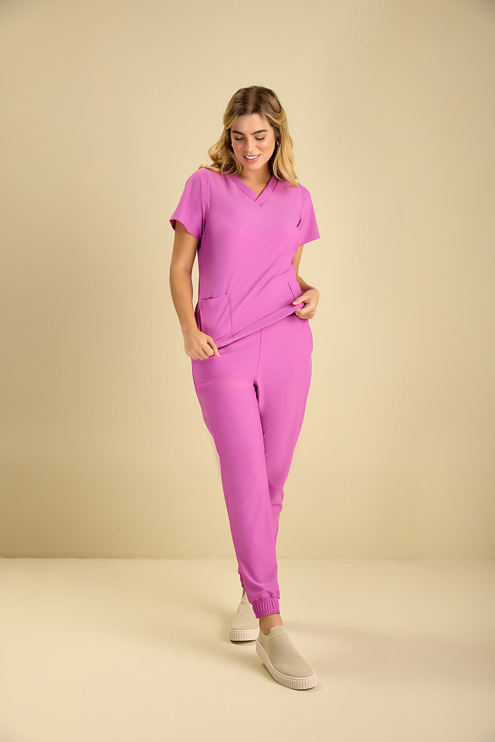 Scrub Feminino Anny - Uva – Sarita Scrubs