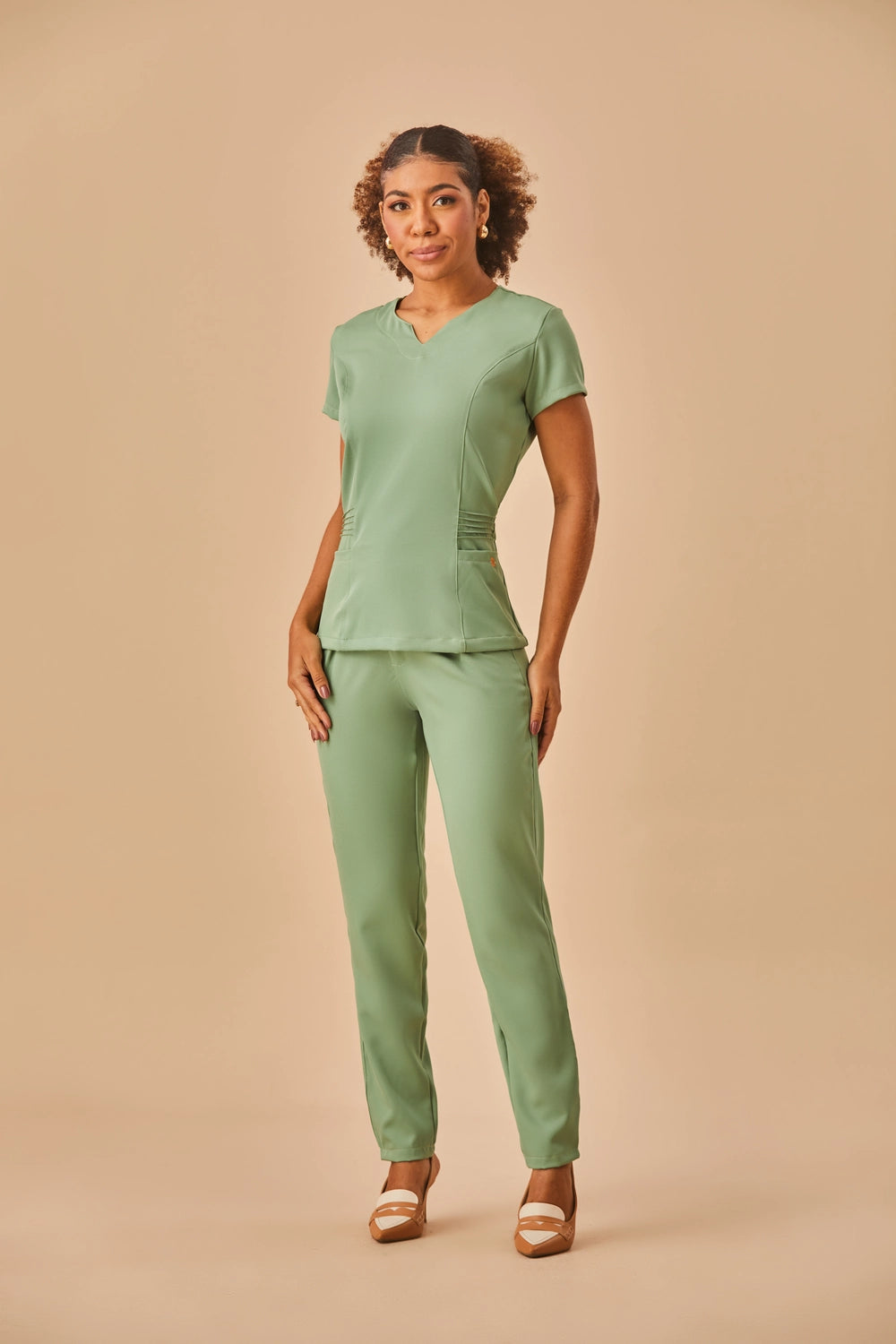 Scrub Feminino Maria - Verde Sálvia – Sarita Scrubs