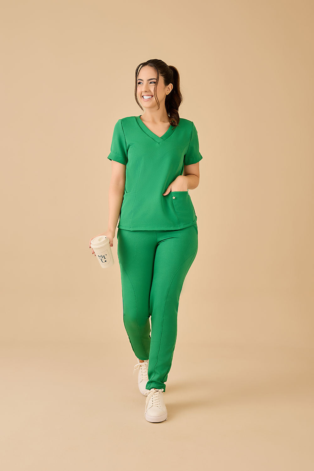 Scrub Feminino Roberta - Verde – Sarita Scrubs
