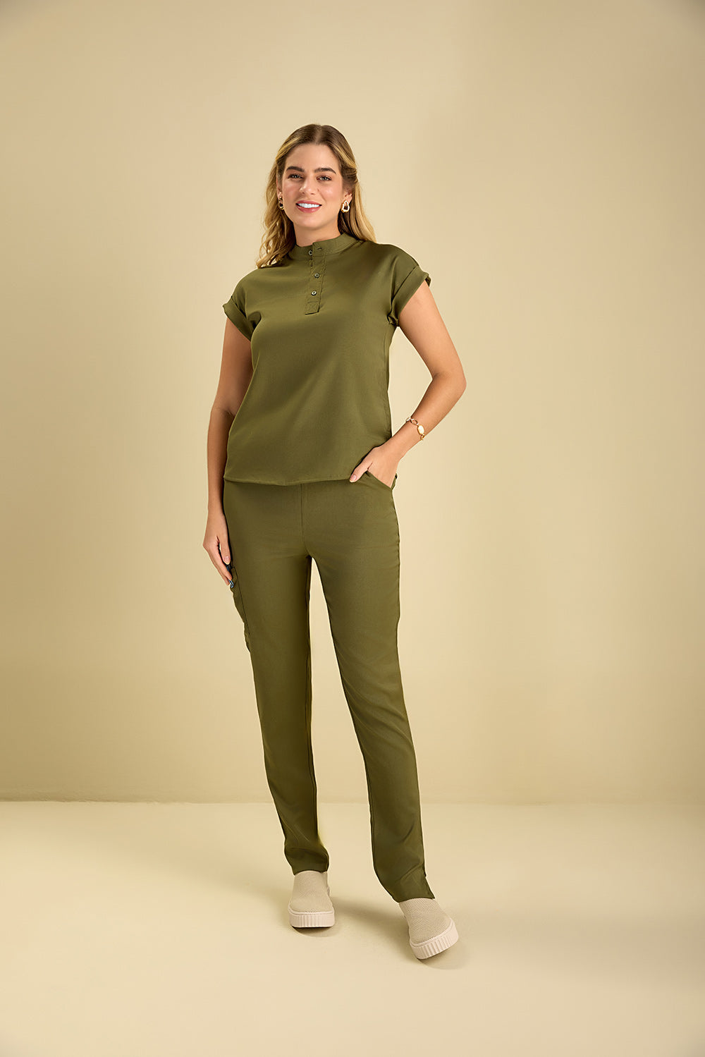 Scrub Feminino Olívia - Verde Oliva – Sarita Scrubs