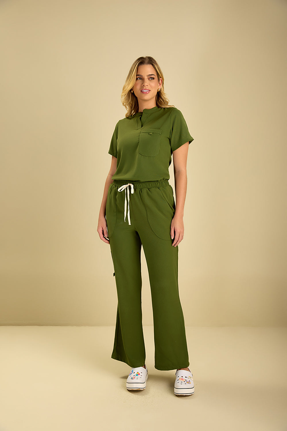 Scrub Feminino Layra - Verde Militar – Sarita Scrubs